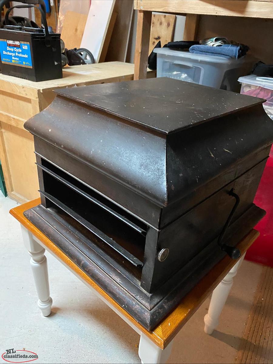 Columbia Grafonola Type D2 phonograph - Logy Bay, Newfoundland Labrador ...