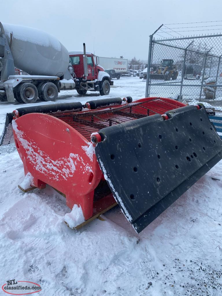 WESTERN TORNADO 8 POLY HOPPER SPREADER - FOR SALE - Mt. Pearl ...