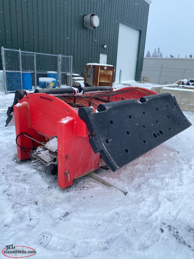 WESTERN TORNADO 8 POLY HOPPER SPREADER - FOR SALE - Mt. Pearl ...
